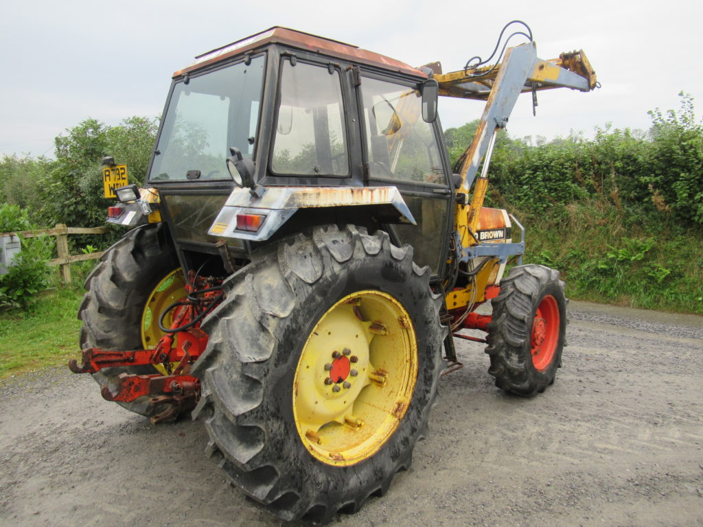 David Brown 1490 4wd c/w standard gearbox, pick up hitch, hook type ...