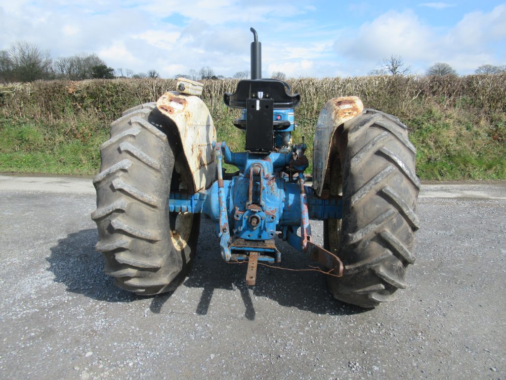 Ford 5000 c/w power steering and on 16.9/30 rear tyres. Starts and drives well £4850+VAT ...