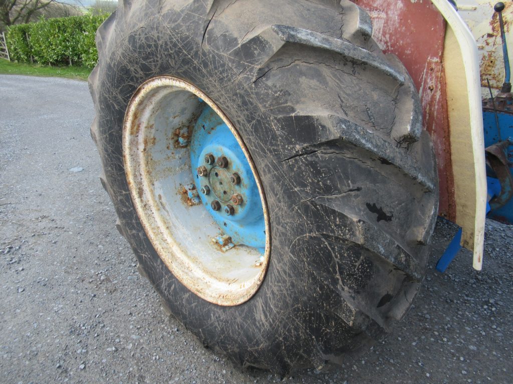 Ford 5000 c/w power steering and on 16.9/30 rear tyres. Starts and ...