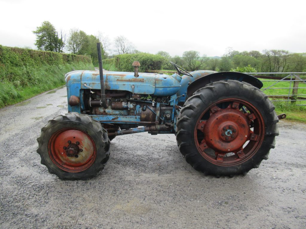 Fordson Super Major 4wd Roadless (Manual) Front axle c/w 3 point ...