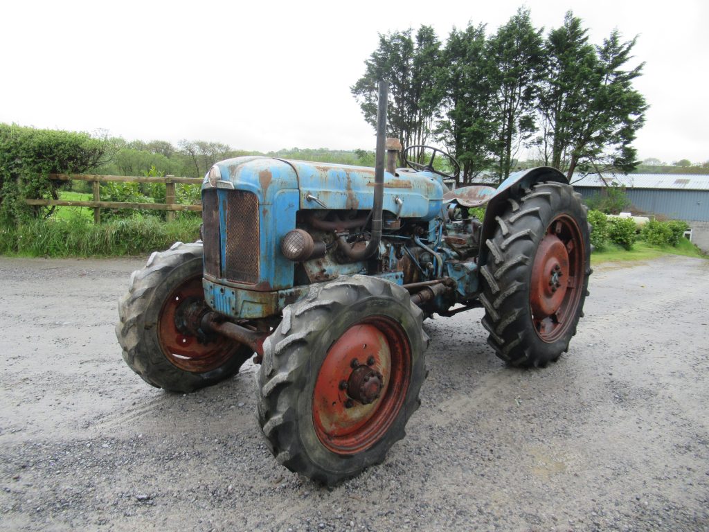 Fordson Super Major 4wd Roadless (Manual) Front axle c/w 3 point ...