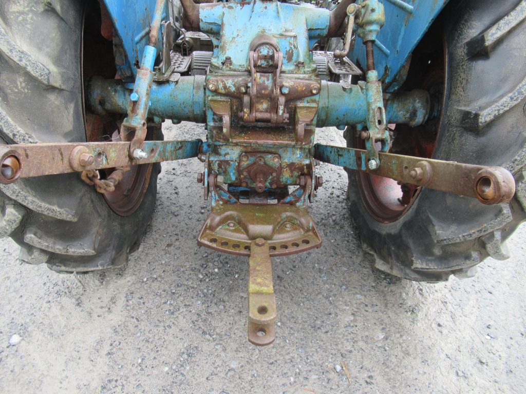 Fordson Super Major 4wd Roadless (Manual) Front axle c/w 3 point ...