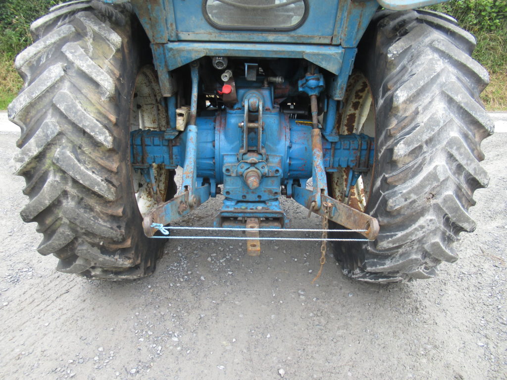 Ford 6600 2WD Q Cab c/w power steering, front weight frame, wide front ...