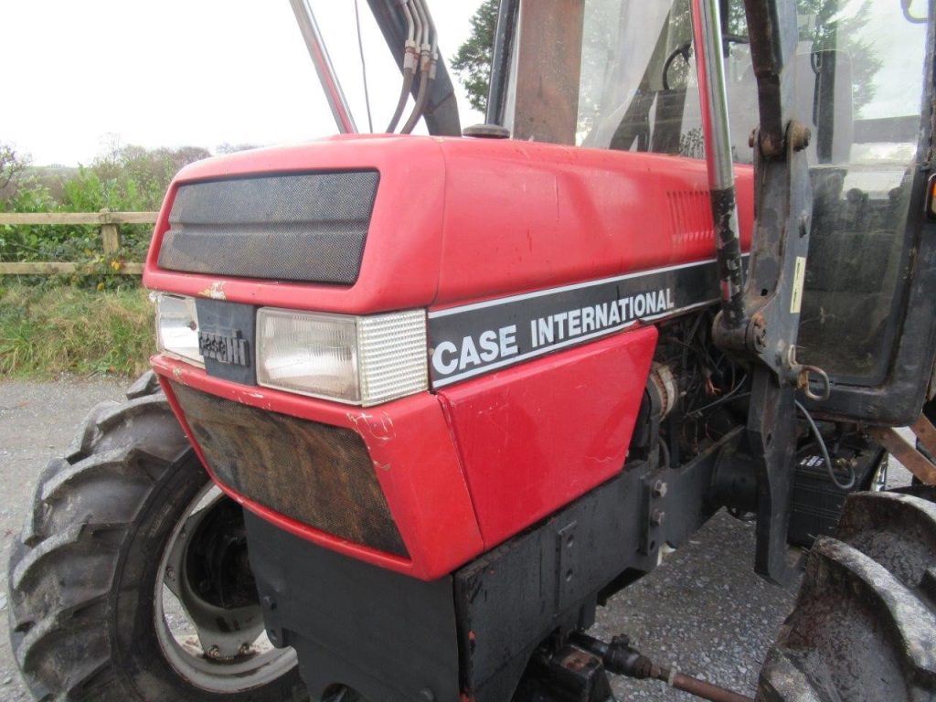 Case 795 XL 4WDc/w Trima 1192 front end loader with joy stick control.Sitting on very good tyres ...
