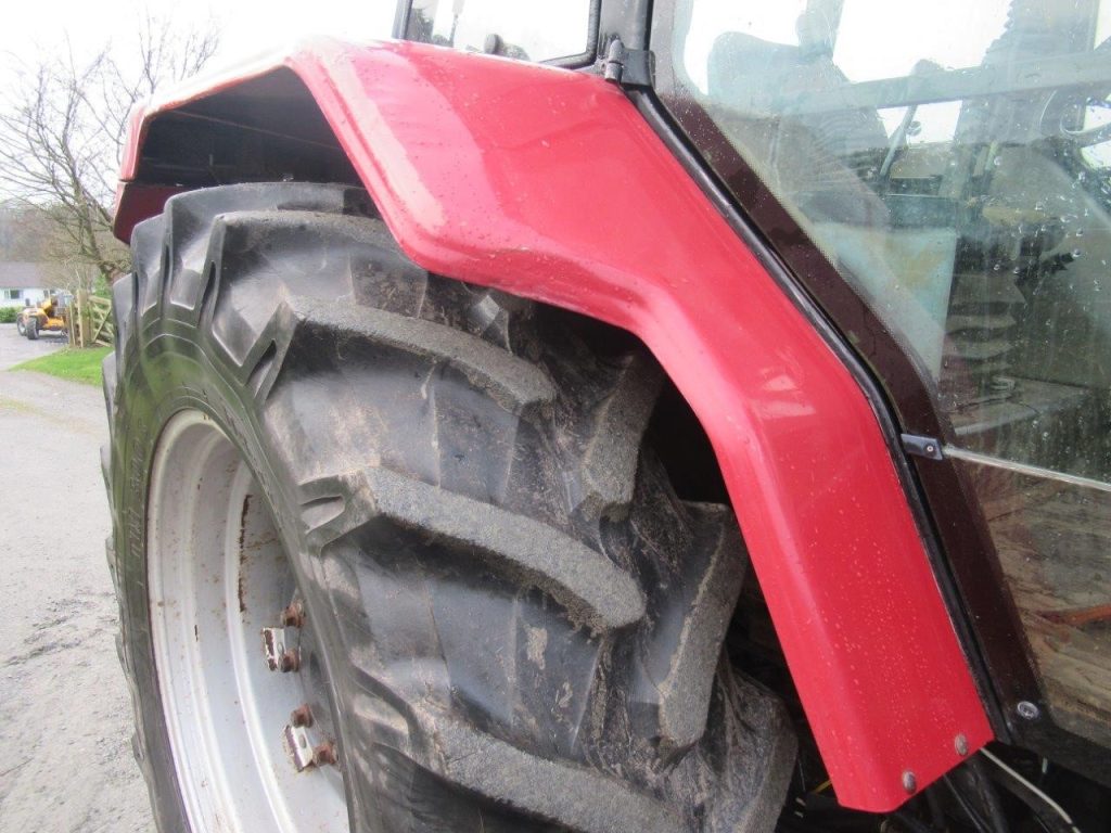 CASE 5150 PLUS C/W FRONT LINKAGE, FRONT FENDERS, PICK UP HITCH, HOOK ...