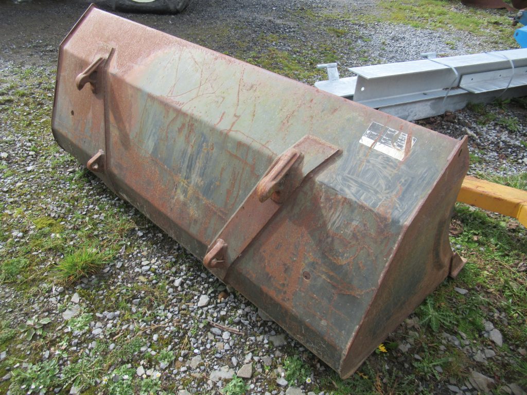 Quicke Bucket-6 foot c/w Euro brackets £425+VAT – Richard Baggott LTD