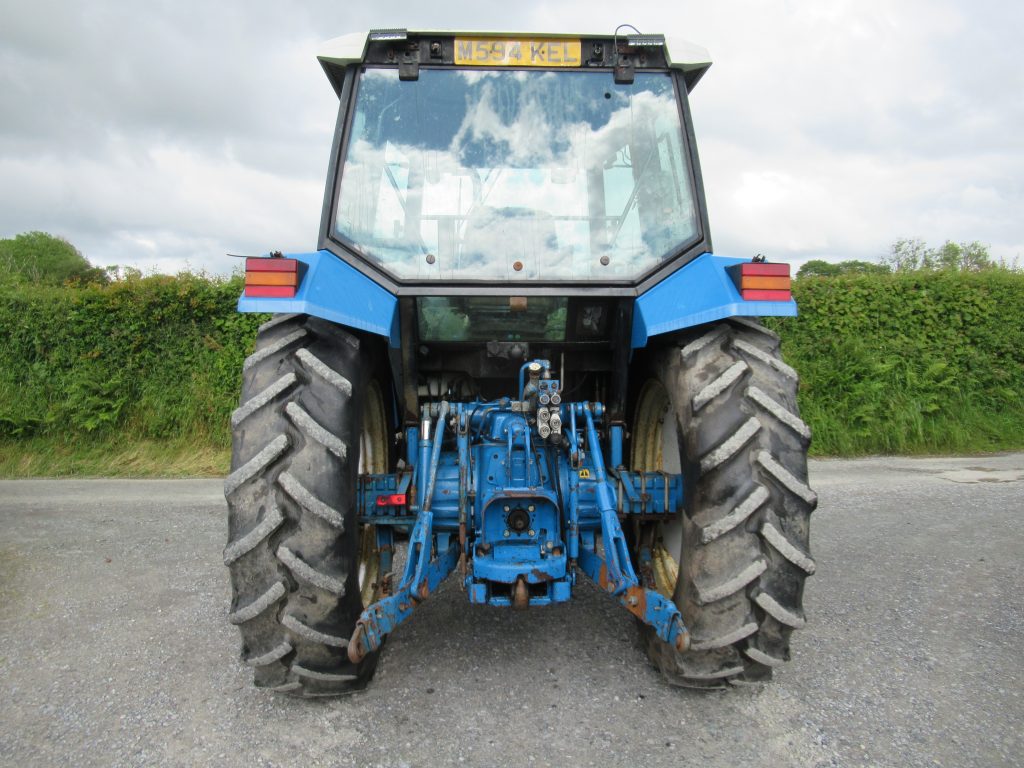 Ford 7840 SLE 4WD 40K gearbox. This tractor c/w pick up hitch, 2 spool ...