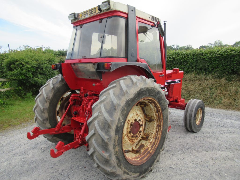 International 956 XL 2WD . A nice old tractor which has been painted at ...