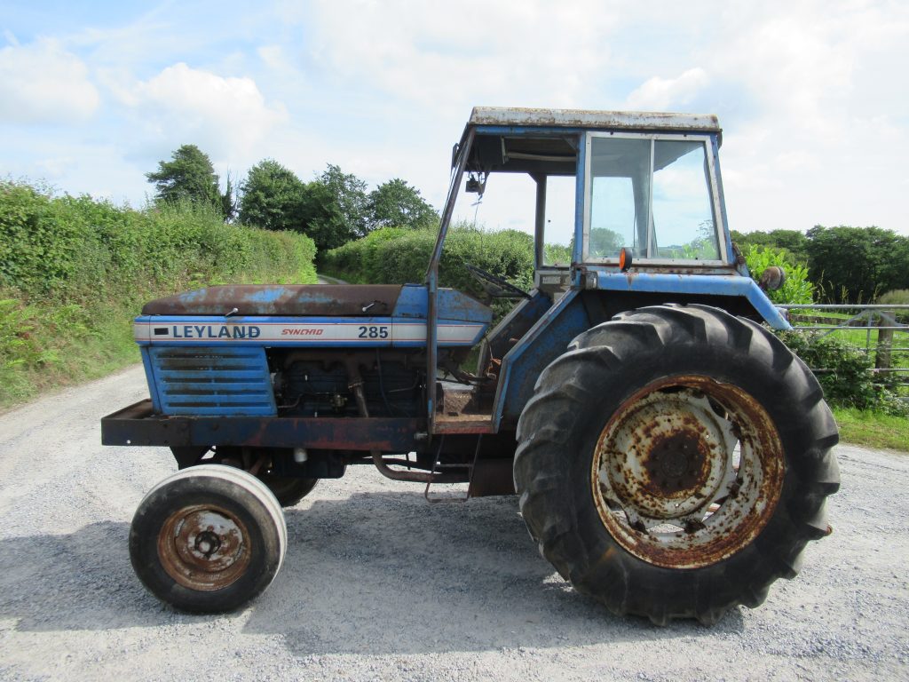 Leyland 285 Synchro 6 cylinder c/w power steering, pick up hitch, twin ...