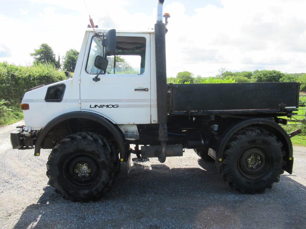Unimog c/w 6 cylinder engine, pick up hitch, 3 point linkage, PTO and ...