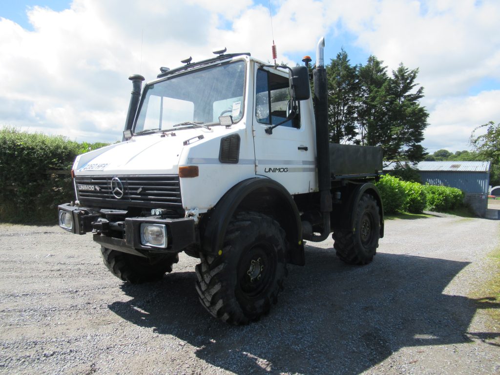 Unimog c/w 6 cylinder engine, pick up hitch, 3 point linkage, PTO and ...
